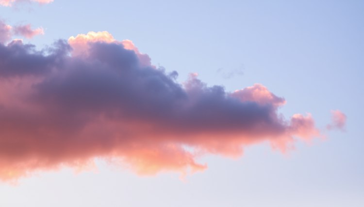 What the Color of the Sky Tells You About the Weather - BelowClouds.com