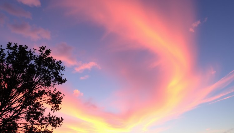 What Causes Sun Dogs and Why They Look Like Twin Suns - BelowClouds.com