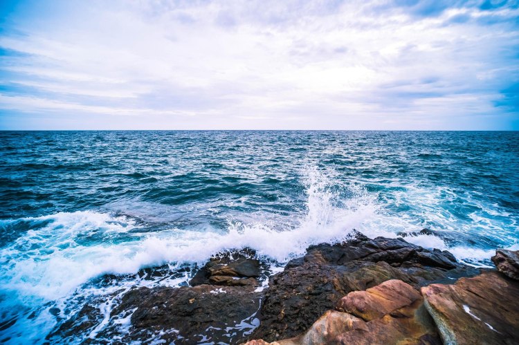 The Science Behind Raindrop Size Differences - BelowClouds.com