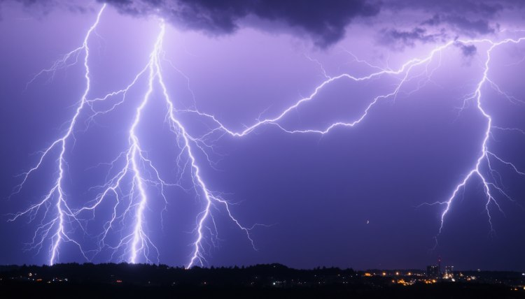 The Longest-Lasting Thunderstorms in History - BelowClouds.com