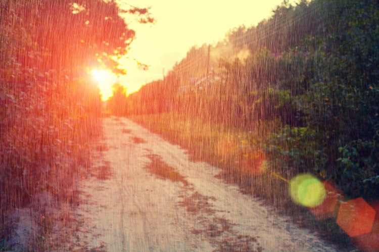 What Happens When the Sun and Rain Appear Together - BelowClouds.com