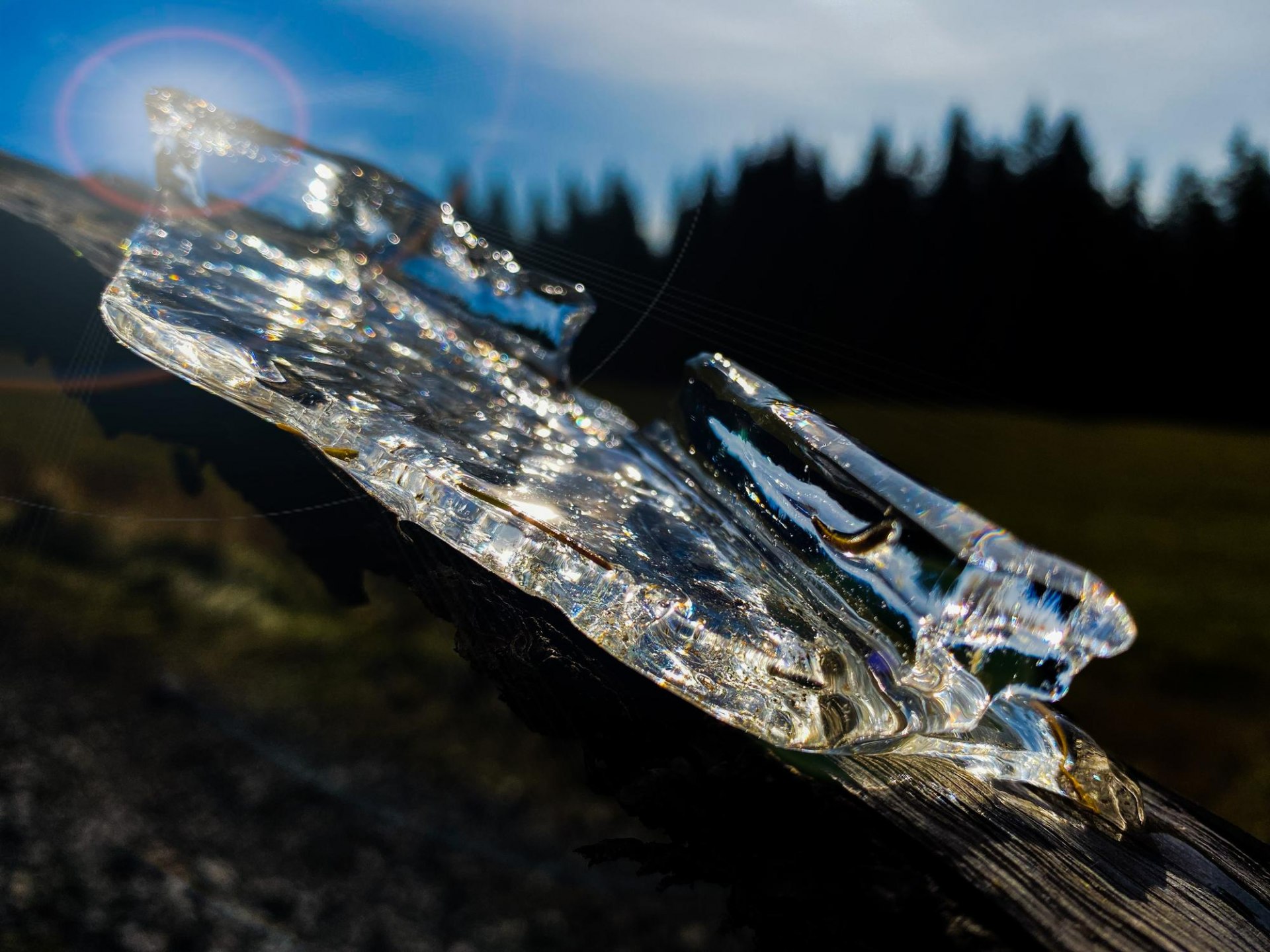 What Causes Sunlight to Refract in Ice Crystals - BelowClouds.com