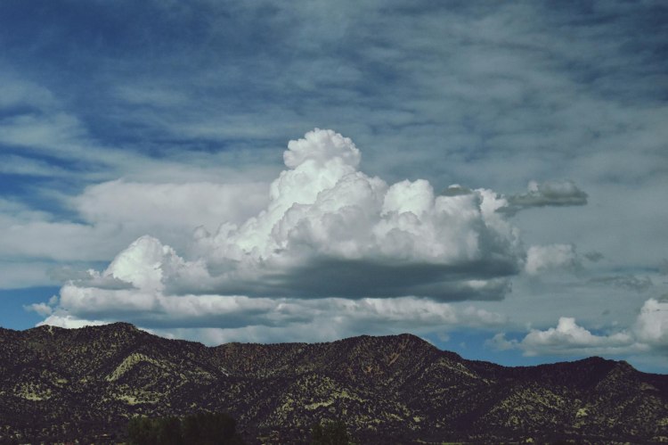 Why Some Clouds Have Flat Bases - BelowClouds.com