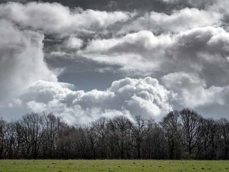 Why the Weather Seems So Unpredictable This Time of Year - BelowClouds.com