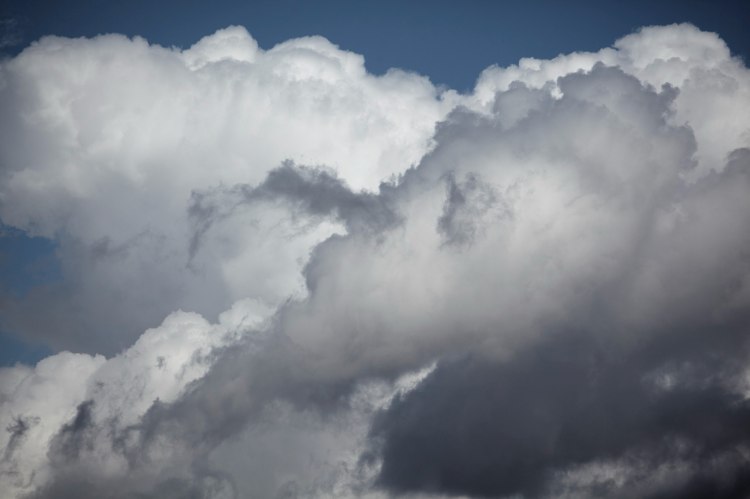 What Causes the Sky to Turn Green Before a Tornado - BelowClouds.com