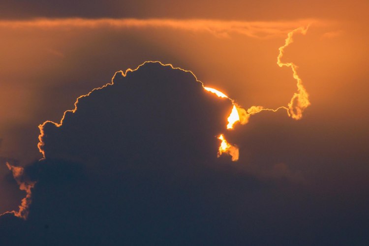 What Is Heat Lightning and Why It Flashes Without Sound - BelowClouds.com