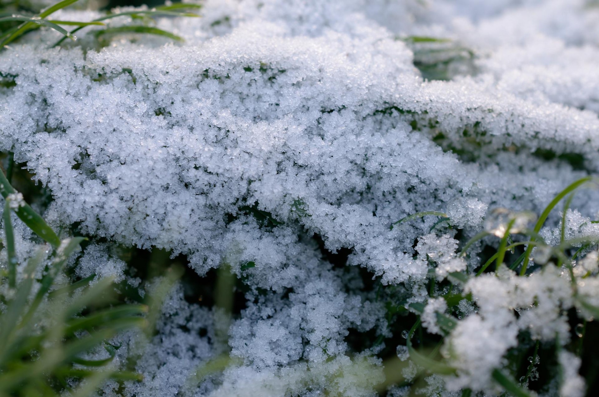 What Is Graupel and How It’s Different from Snow and Hail - BelowClouds.com