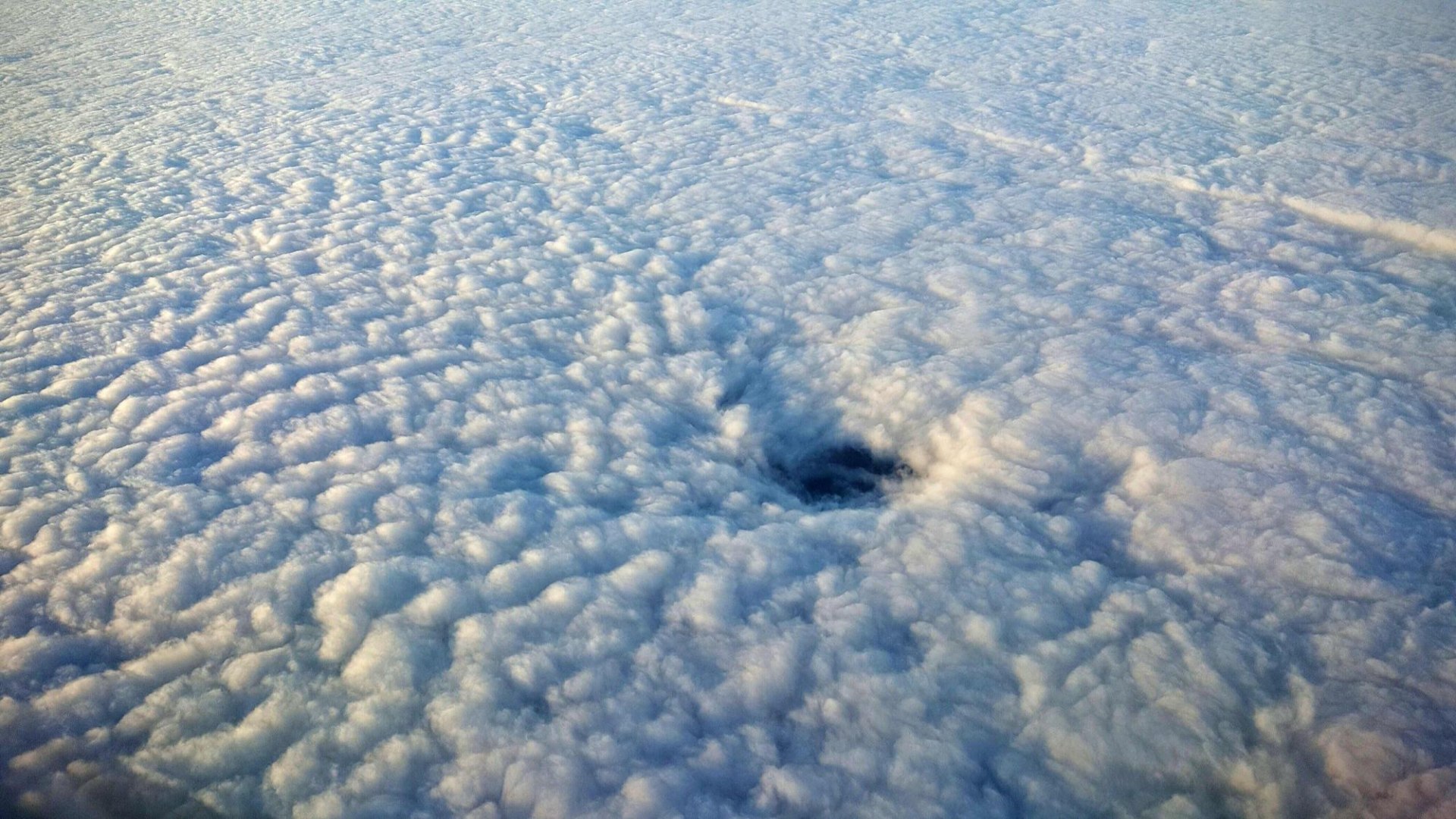 What Are Fallstreak Holes The Giant Gaps in Clouds Explained - BelowClouds.com