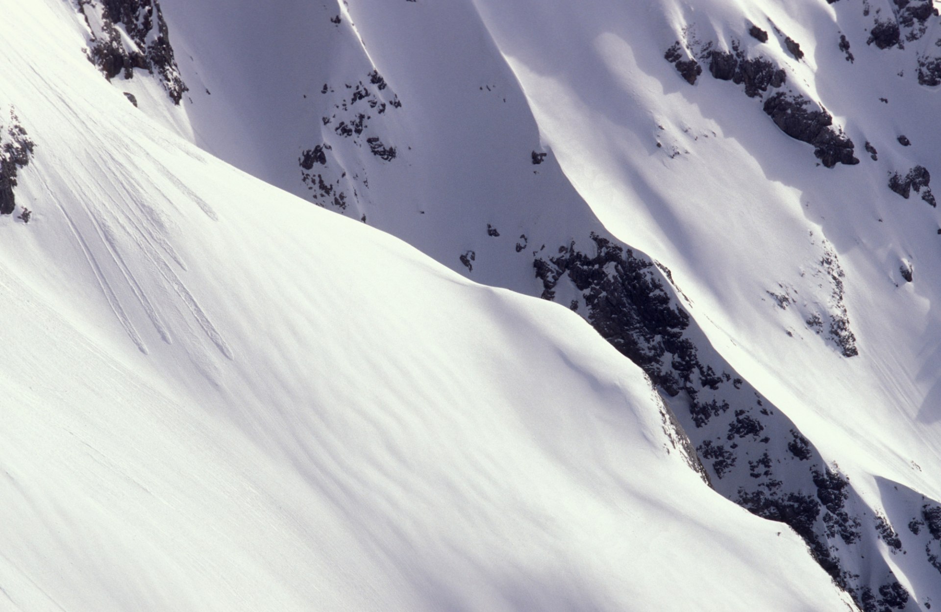 The Physics Behind Snow Avalanches and How to Spot the Danger Signs ...