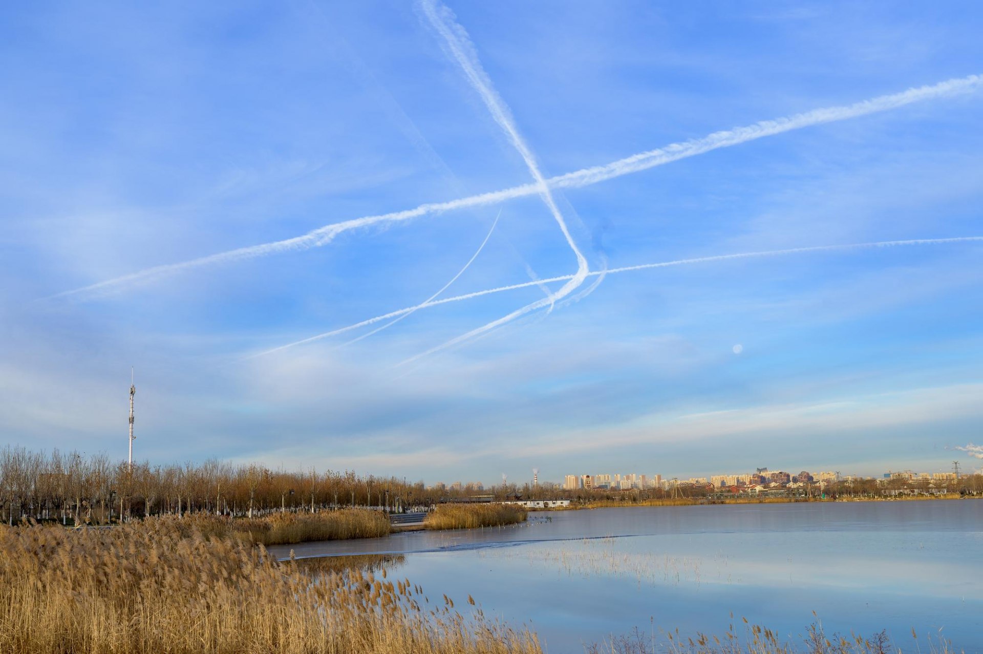 Why Some Clouds Form Straight Lines Across the Sky - BelowClouds.com
