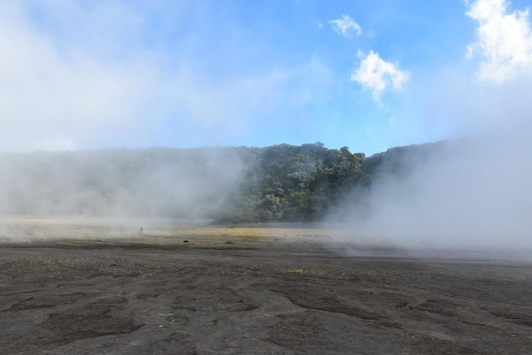 How Winds Funnel Through Gaps in Terrain - BelowClouds.com