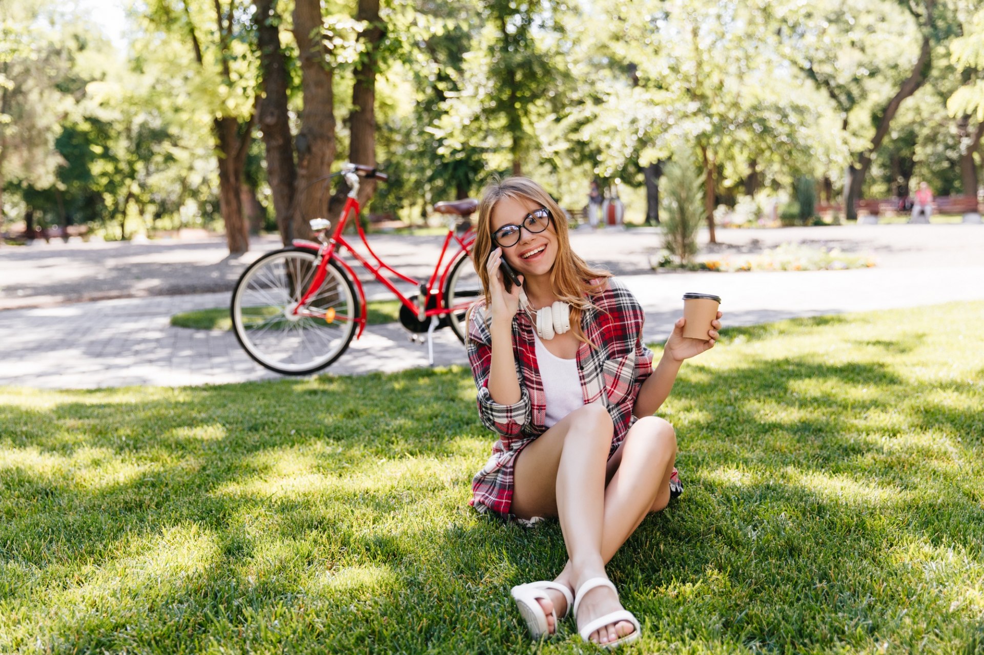 How Longer Days Quietly Shift Local Weather Patterns - BelowClouds.com