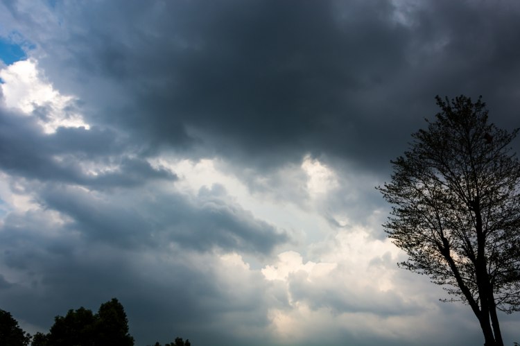 Why Some Clouds Mean Rain and Others Don’t - BelowClouds.com